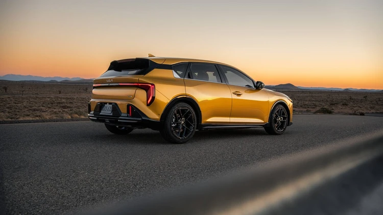 미래 EV 세단의 등장: 2026 Kia EV4 뉴욕 오토쇼에서 공개 - TILNOTE